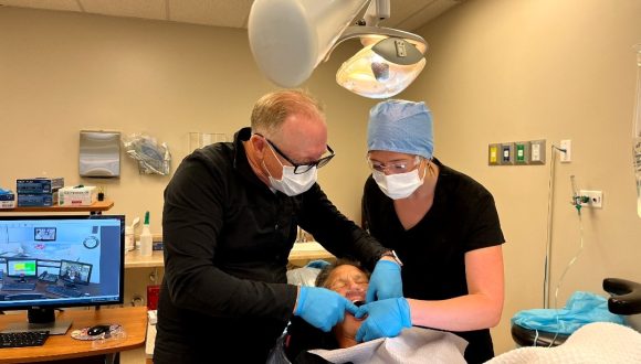 Live patient full-arch, immediate-load courses